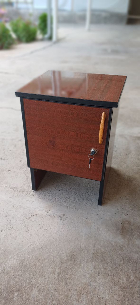 Table seyf sotiladi