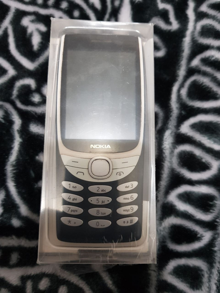 Nokia 8210 knopichniy