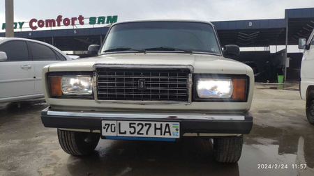 VAZ (ВАЗ) 2107 sotiladi. Идеал холатда.