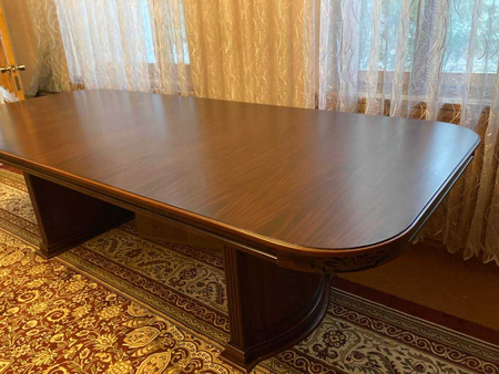 Продается стол для гостииной