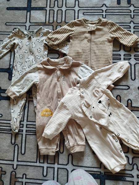 Продам детские комбинезоны