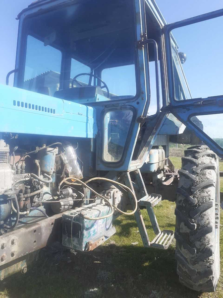 Traktor MTZ sotiladi