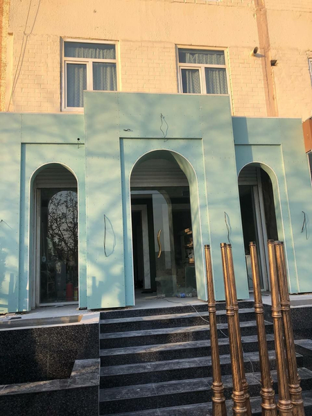 Penoplast mahsulotlaridan karniz, tyaga va padakolniklar.