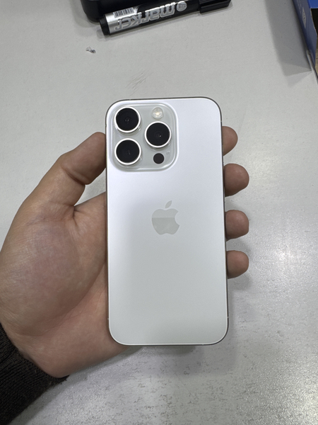 IPHONE 15 pro ideal holatda