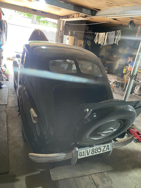 Немциский автомобиль Опель. капитан.