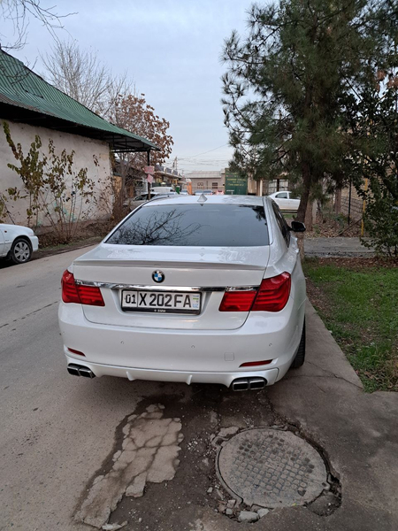 BMW 750 long 4.4 Tvin Turbo