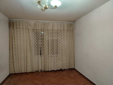 Чирчик ш. Автосалон Милицейский дом 3-этаж 1х (2х килинган) 46 м²