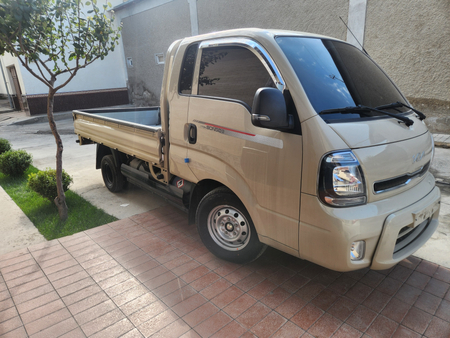Kia bongo 3  yili 2022