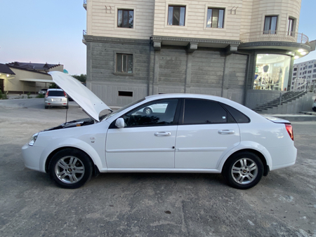 Lasetti 1.8 Sotiladi