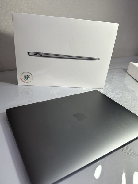 Macbook Air 13 2019 года (space grey)