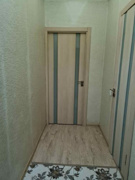 Срочно.  Юнусабад15. 2в3ком. 1этаж. Не торец Зеркальный.  Метро