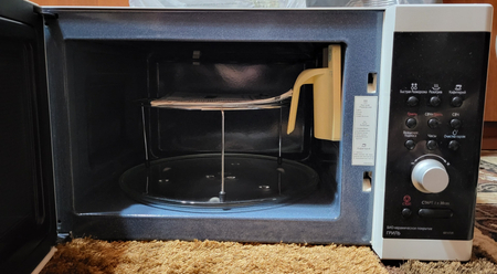 Продаётся микроволновая печь Samsung GE1072R/GE1072TR