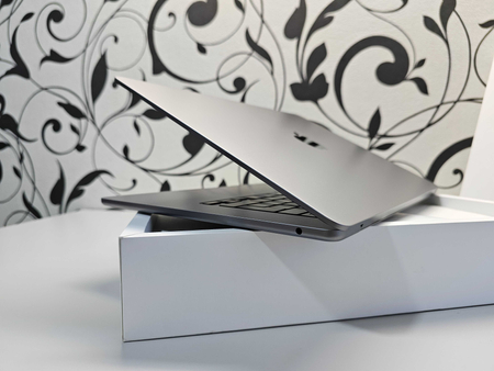 ПРОДАМ Macbook Air 15