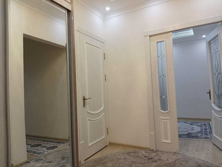 Срочно продается 2х комнатная на Юнусабаде 19 кв.(м999)