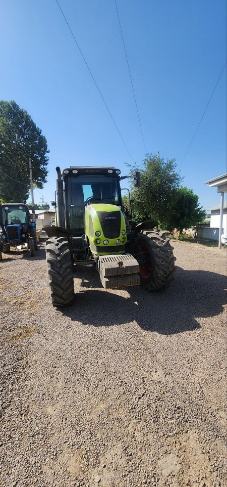 Traktor areon 630