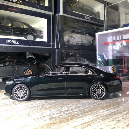 Модель 1:18 Масштаб Mercedes Benz 223