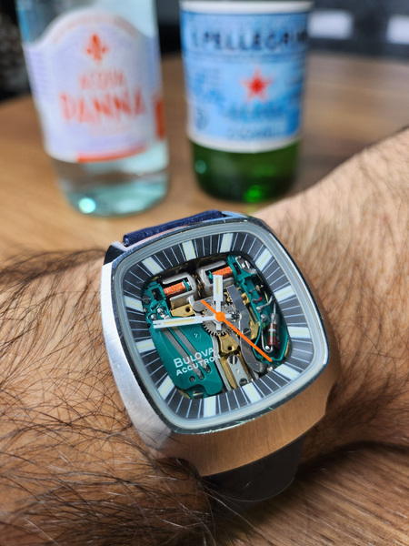 Винтажные часы Bulova Accutron