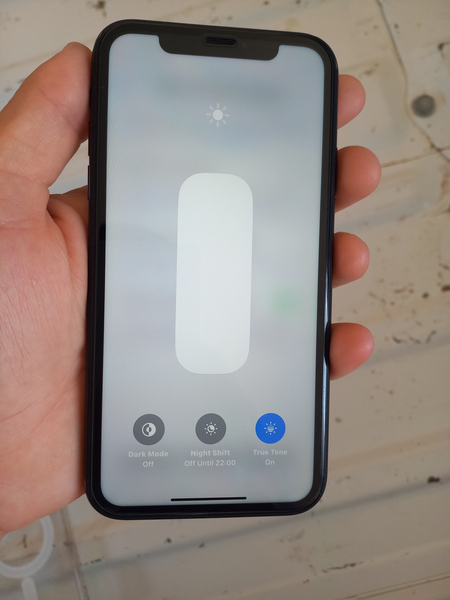 Iphone xr sotiladi 64 gb
