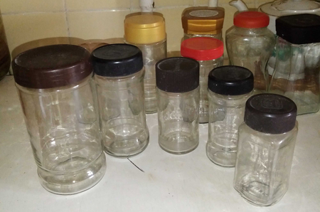 Продам . Банки  разные. От 250 гр до 1 литра. Чистые. Из Дома.  51 шт.