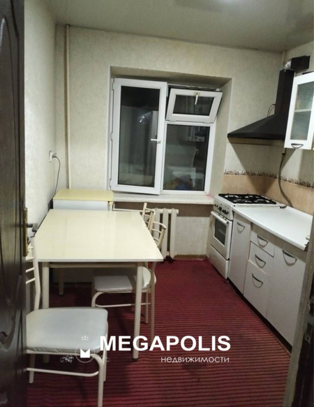 Парк Гафур Гулям 1 комнатная 1 этаж продам