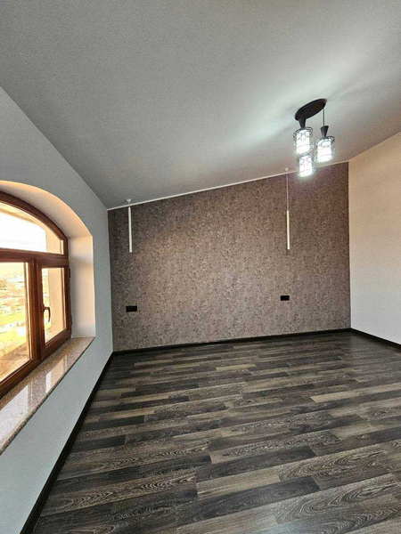 Срочно продаётся евро 3х  комнатная Квартира по цене 2х 8-этаж 37000$