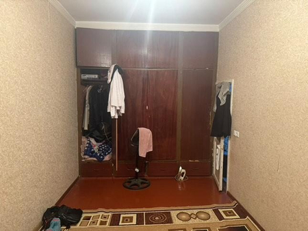 Uqiydigan va ishlaydigan qiz ayollar uchun arzon kvartira