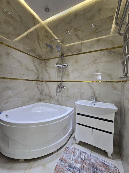 Продается 3 ком. Квартира площадью 98 кв.м. Ор. Супермаркет Буюк