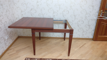 Стол, Италия, в отличном состоянии.разиеры 1*1 метр,  1*2 метра,разлож
