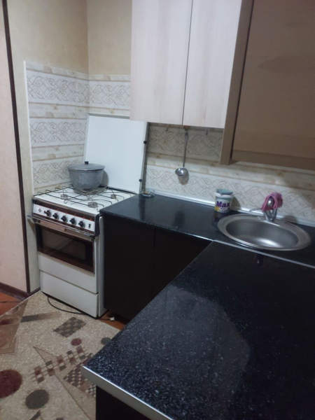 Юнусобод Универсам 1комнатная галерейка дом 35квм 2етаж вдол дороги