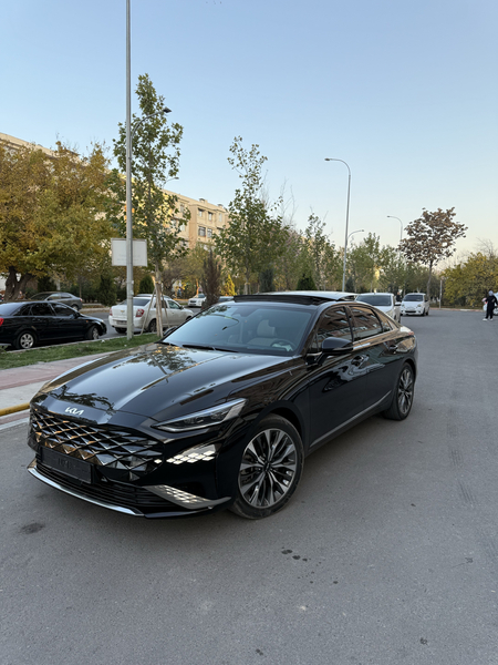 Kia K8 2022 qora