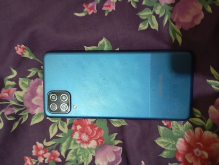 Samsung A12 satiladi sroshni 32gb pamyati  jagdayi jaxsi kerek bolsa