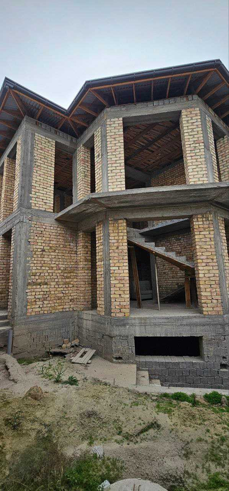 Продаетсчя 2х этажный дом в районе Поворот