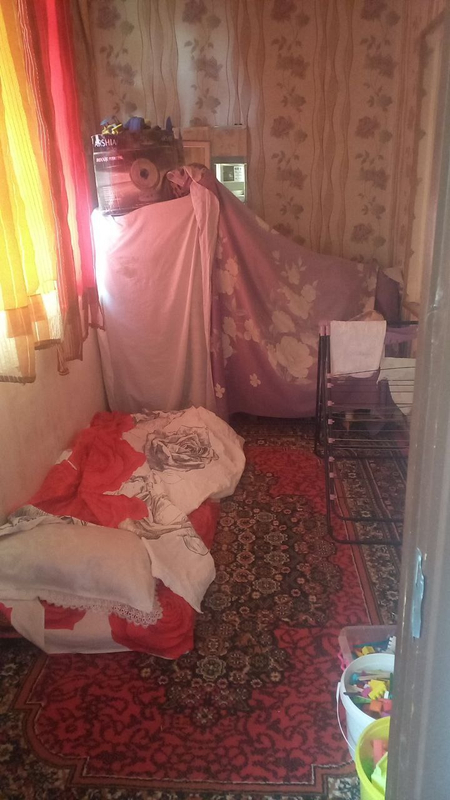 Kvartira srochna sotiladi 2 xona 3 xona qilingan