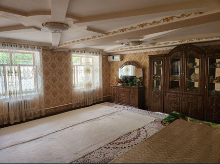 Продаётся дом. 8 комнат. 10 соток. 3 спальни, 2 кухни (летний, зимний)