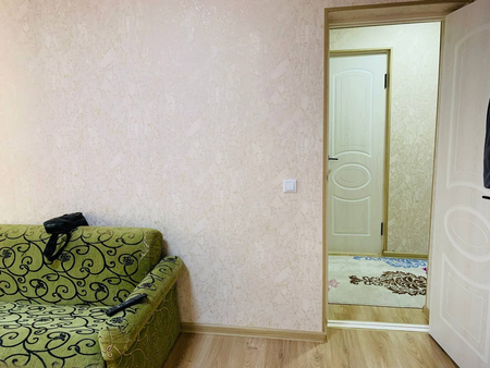 Продается 1 ком метро космонавтов с обстановкой шикарная место срочно
