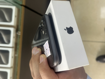 Iphone 11 naqtga sotiladi