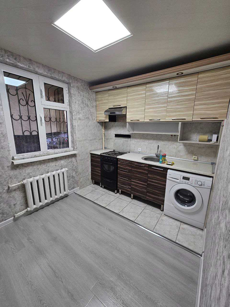 Караташда 4 хонали 4-каватда,9 каватли уй, евроремонт: 90м2
