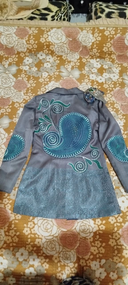 Kastyum qo\\\'l mexnatida tikilgan