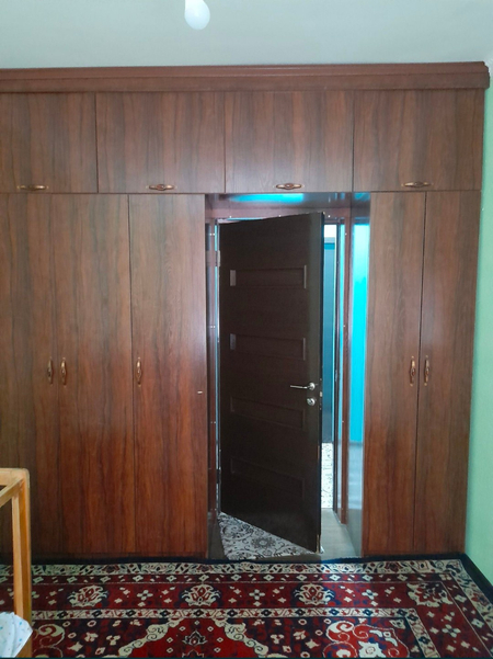 Срочна Квартира сотилади. подвали хам бор.