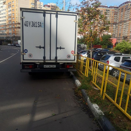 Спринтер 515  кош балон 2007  завотиской 21 куба 104 матор 3.2 
Бензин