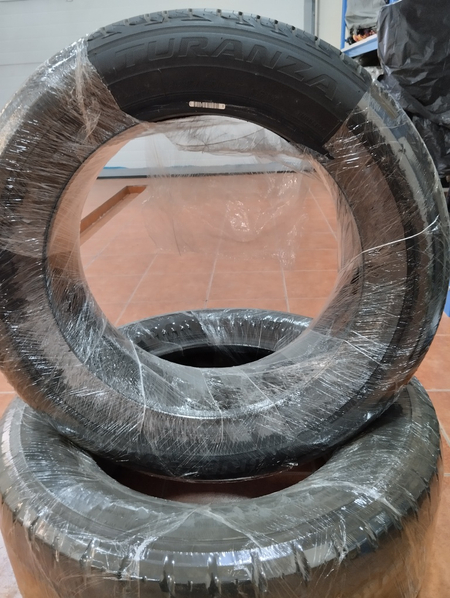 Turanza R17 225/55  авто шины