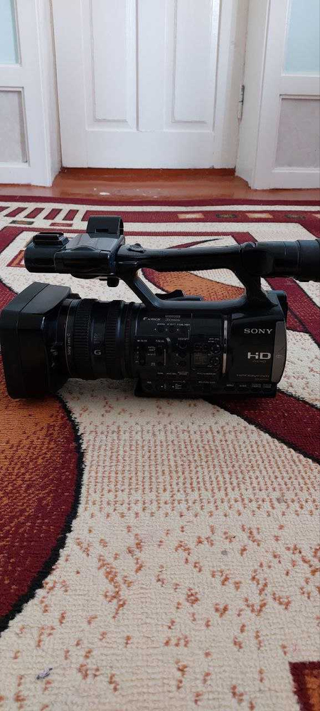 Sony AX2000E yaxshi xolatda sotiladi