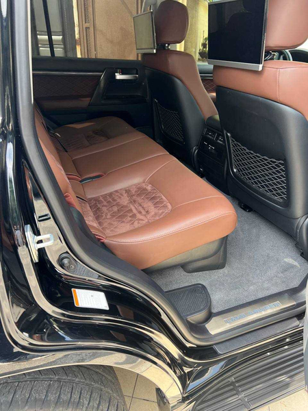 Toyota Land Cruiser 300 twin-turbo VX 2022 год