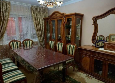 Ibn sino 1/4 da dom sotiladi srochni plita dom 3 xona 5etajli dom 4ci