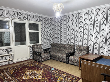 Сдается в аренду трехкомнатная квартира. Паркентский рынок.