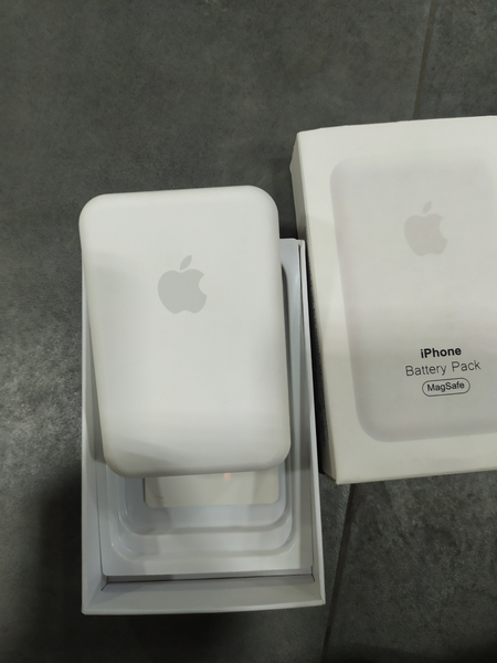 Iphone power bank mage safe yangi 10000tali srochni