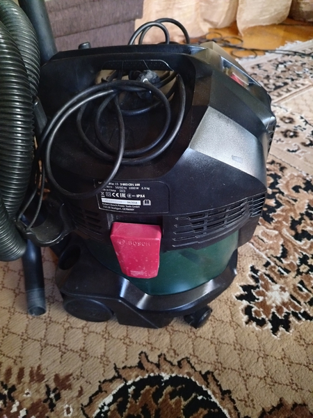 Пылесос Бош UNIVERCAL VAC 15