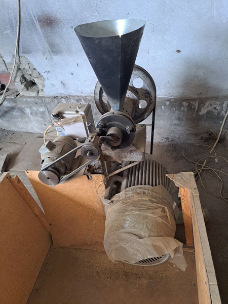 Kukruz chiqaradigan aparat