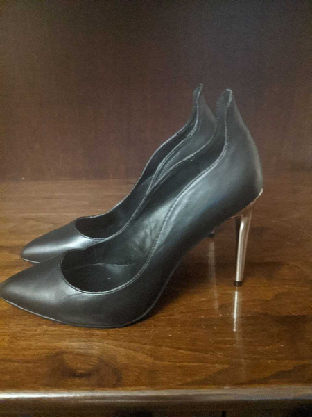 продам перчаточной мягкой кожи фирменные туфли бренда ALDO
