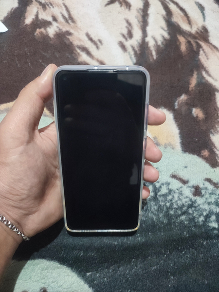 REDMI 9C SOTILADI 4/64 holati yangidek ideal tinniq karobka dakument b